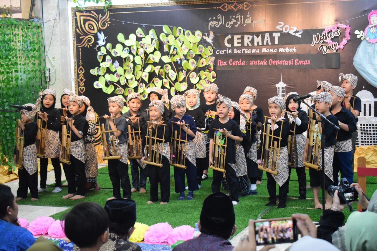 Serunya Bersama Ibu Dalam Perayaan Hari Ibu di KB-RA